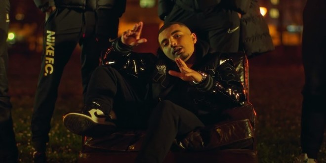 RK fait le point sur son évolution dans ''Sachet'' (clip officiel)