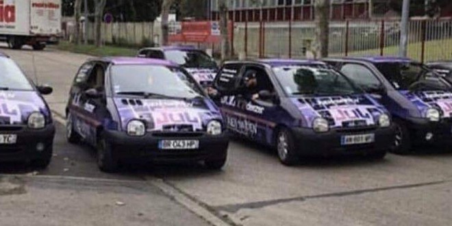 Jul a organisé un cortège de Twingo pimpés pour sortir son nouvel album ...