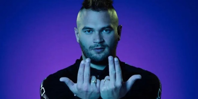 En plus de son double album ''La Machine'', Jul sort un deuxième album ...